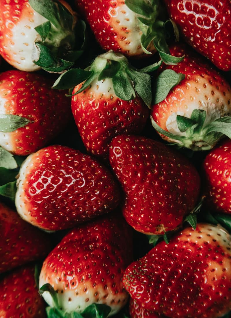 Sonhar com Morango: Significado e Mensagens Espirituais